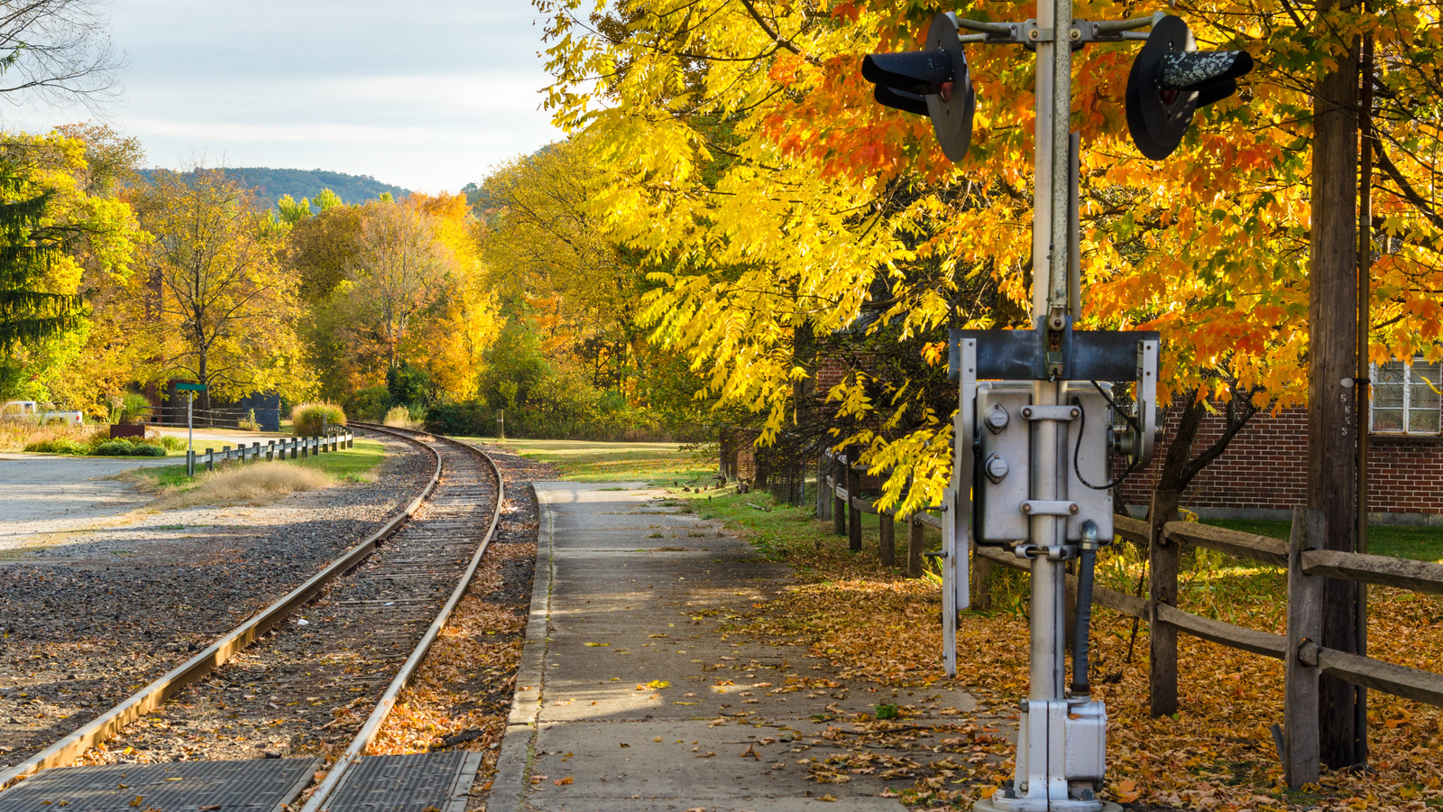 A Historic New York Railroad Offers Scenic Views Of Fall Foliage In The ...