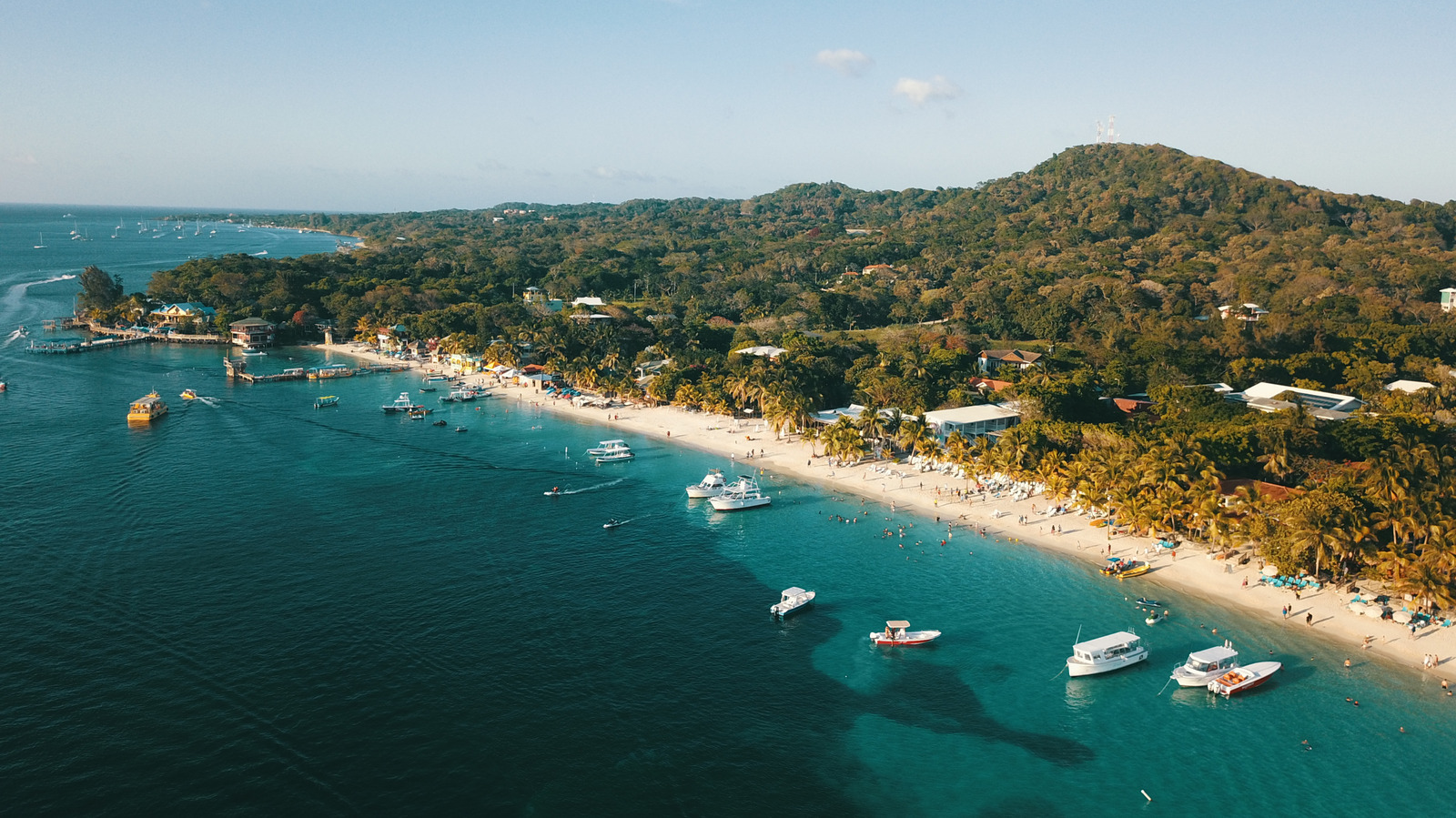 A Picture-Perfect Beach In Honduras Is Surrounded By The World's Second ...