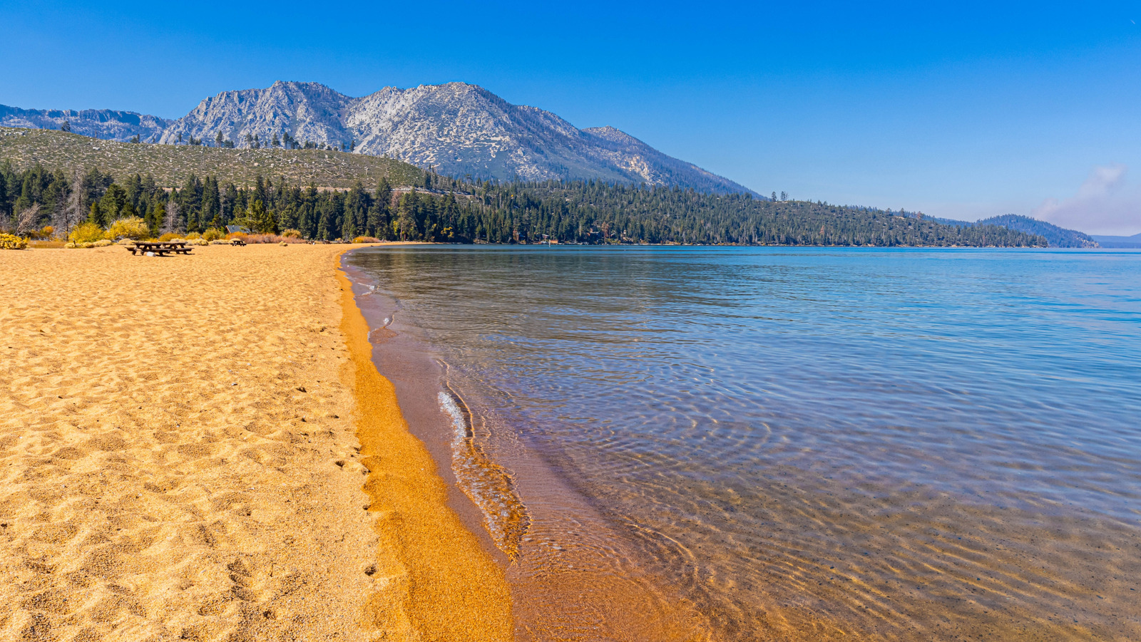 A Stunning Beach On The Shores Of Lake Tahoe Boasts Panoramic Sierra ...