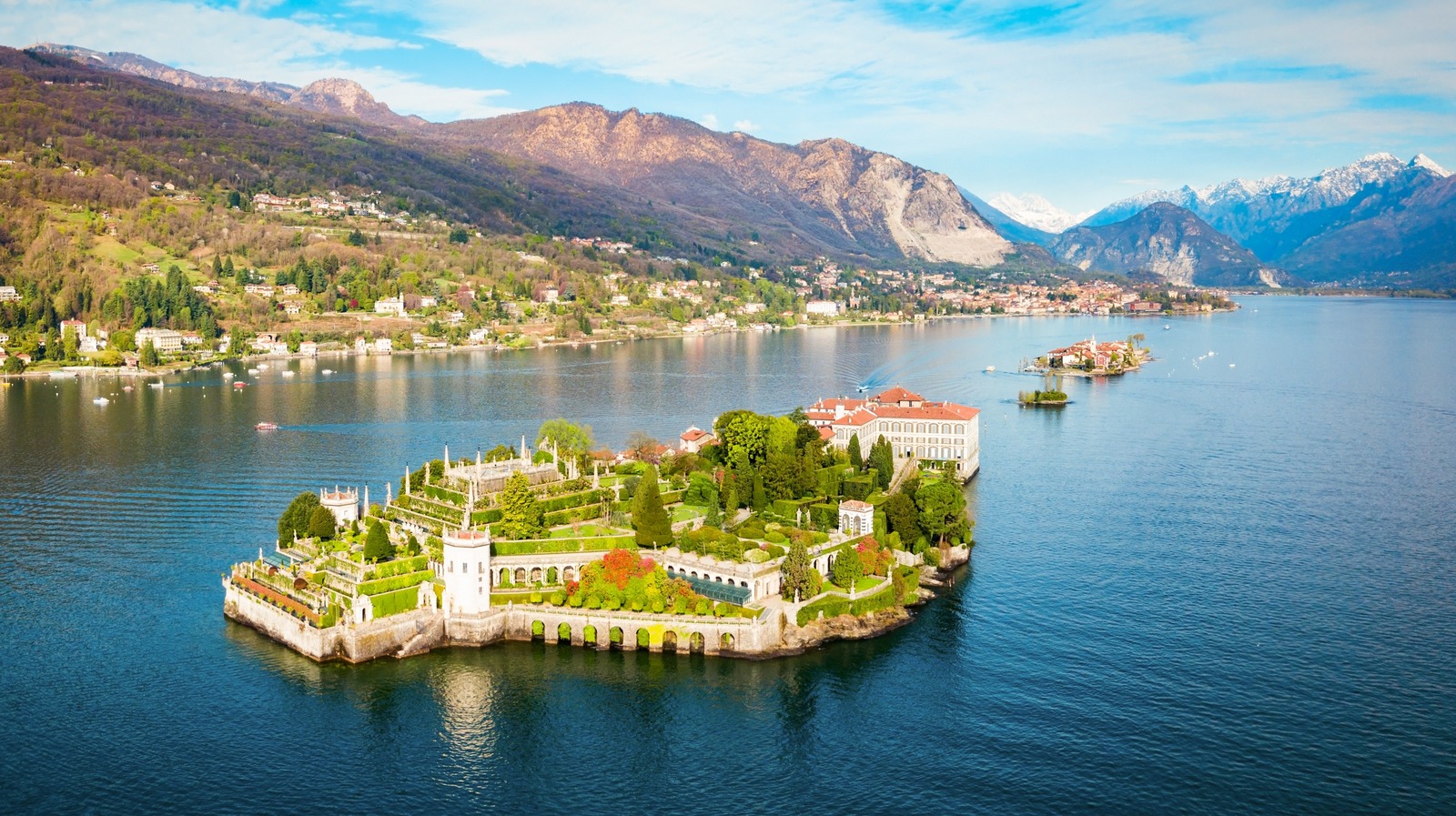 A Tranquil Resort Town In Northern Italy Is Known For Lakeside Charm ...