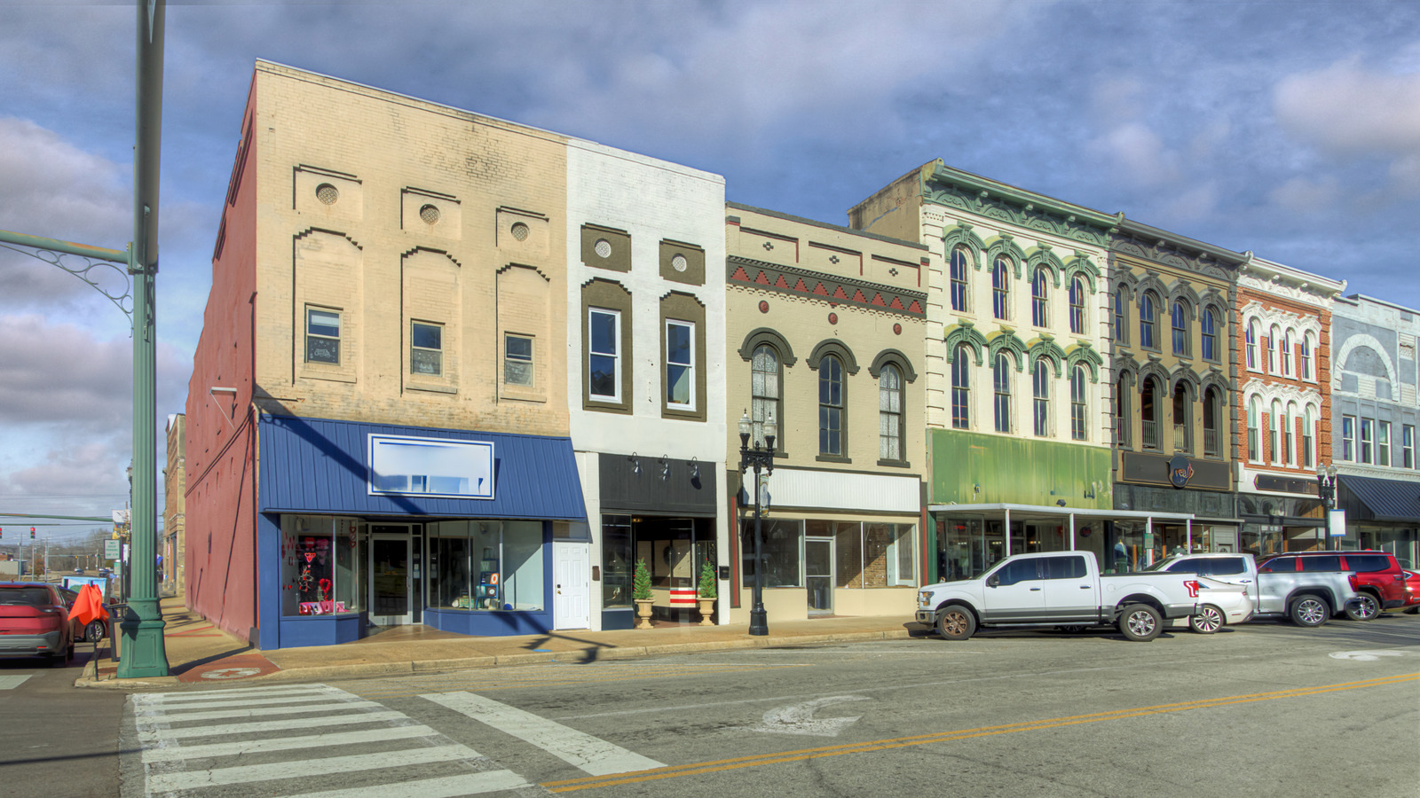 A Walkable Downtown In Tennessee Named After France's Most Iconic City ...
