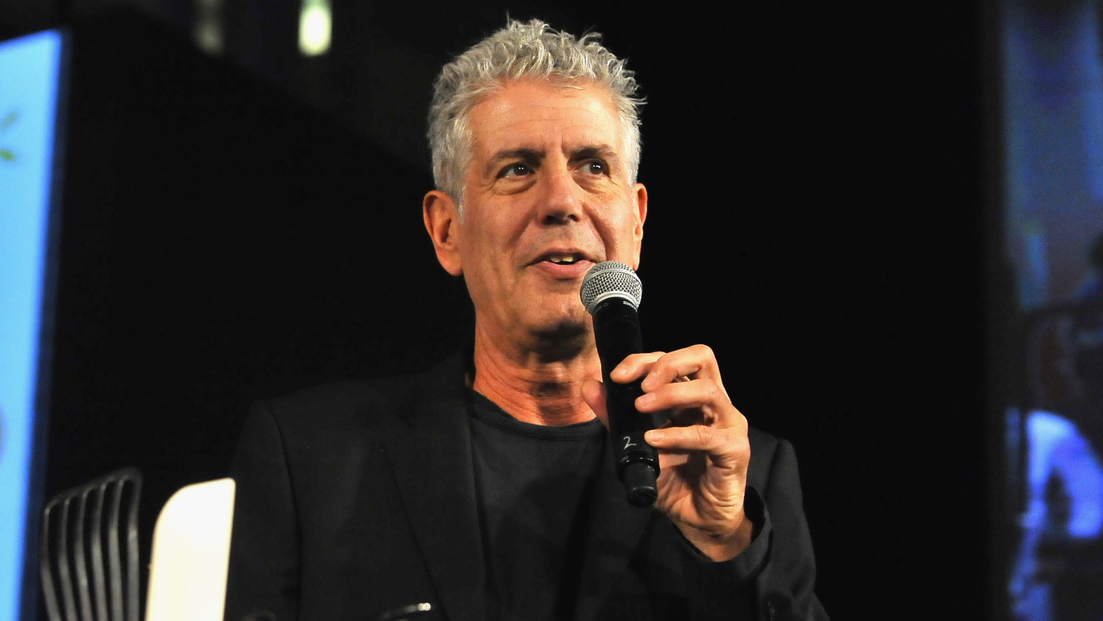 Anthony Bourdain's Top Tip For Choosing A Restaurant While Traveling