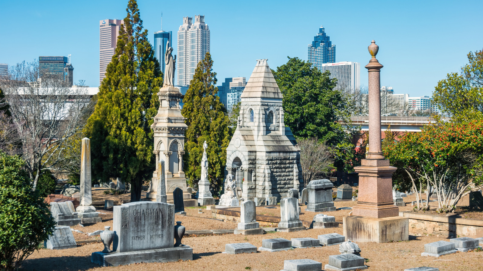 Atlanta's Oldest Cemetery Is An Eerie Tourist Spot That Feels Like ...
