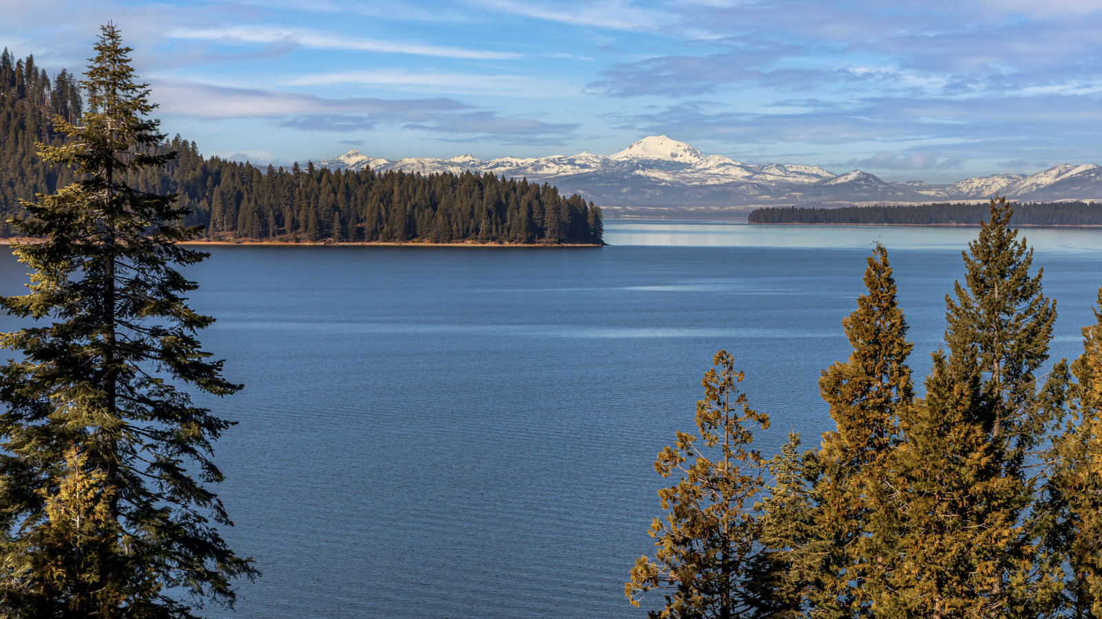 California's Sierra Nevada And Cascade Mountains Meet At This Dazzling ...