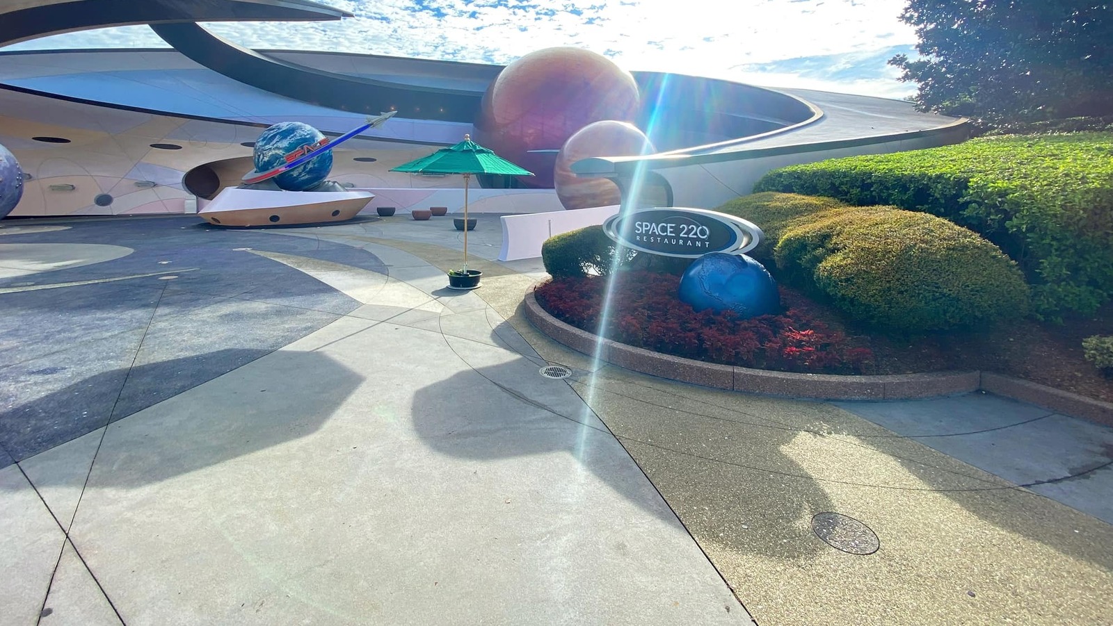 Disney World's Space 220 Restaurant Offers An Immersive, Unmatched ...