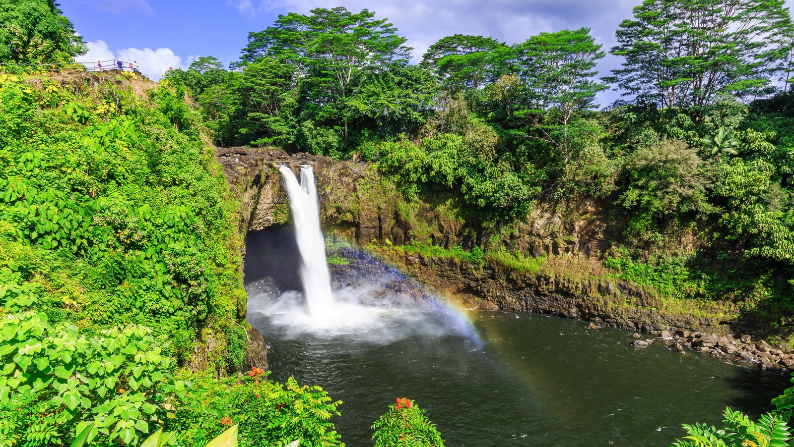 Hawaii's Smallest State Park Is A Hidden Gem With Enchanting Waterfalls ...