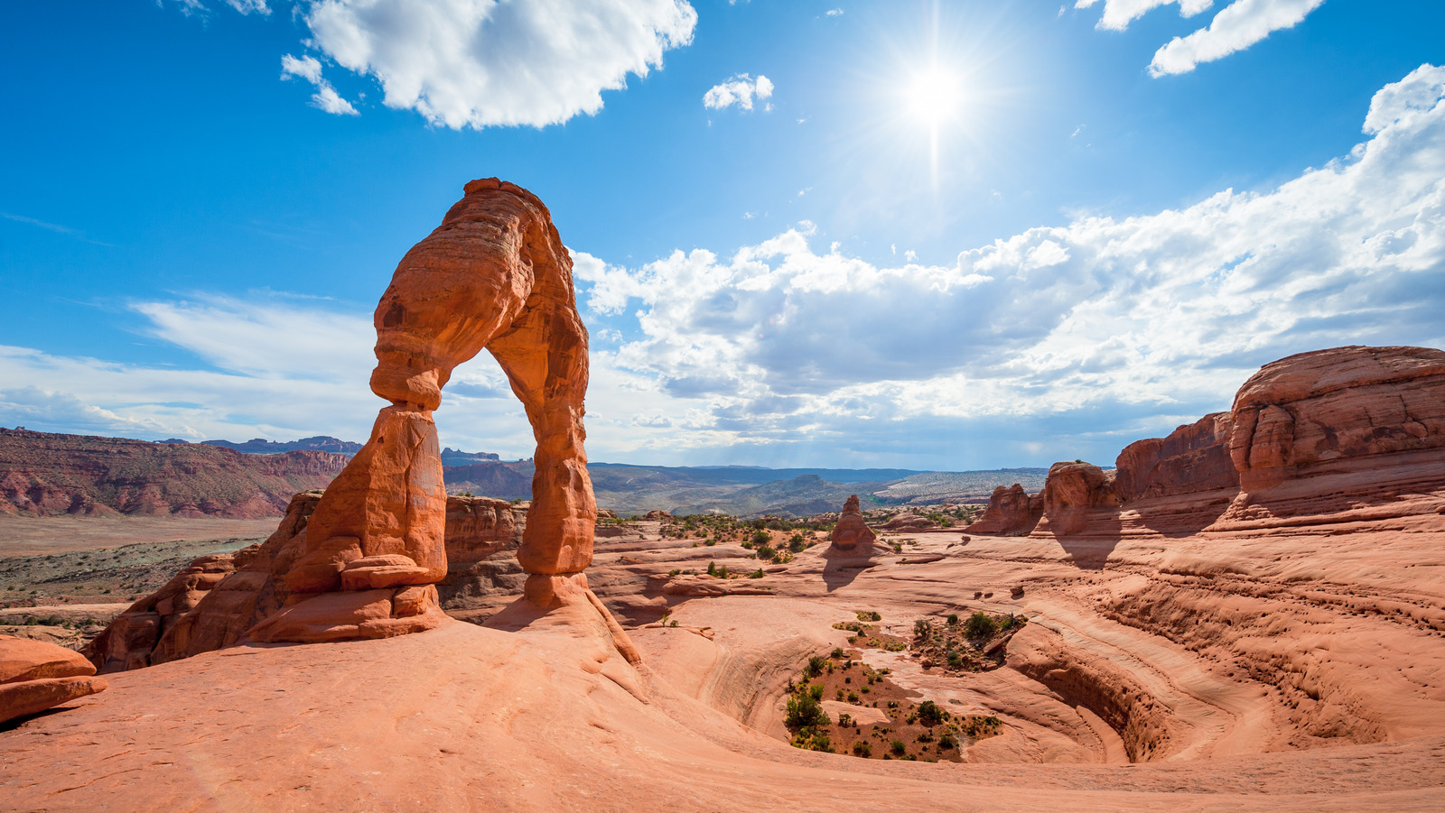 Hike Up To An Incredible Stone Arch At This Popular Western US National ...