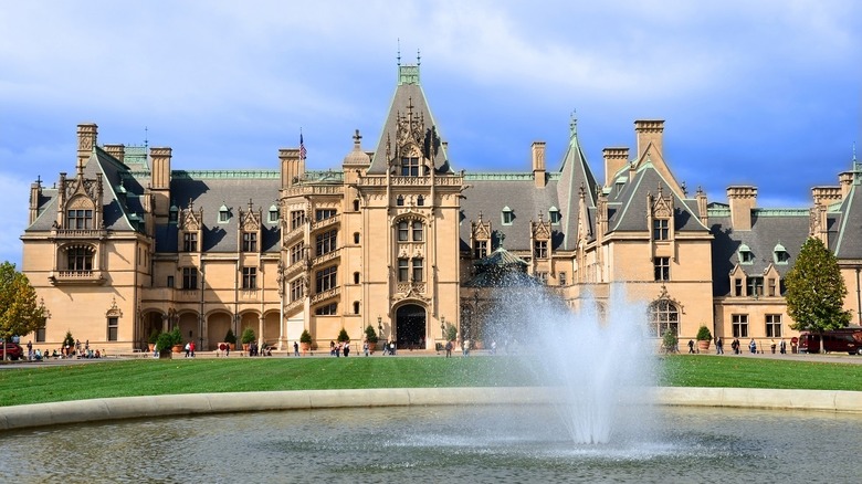 Historical Mansions That Are Frozen In Time