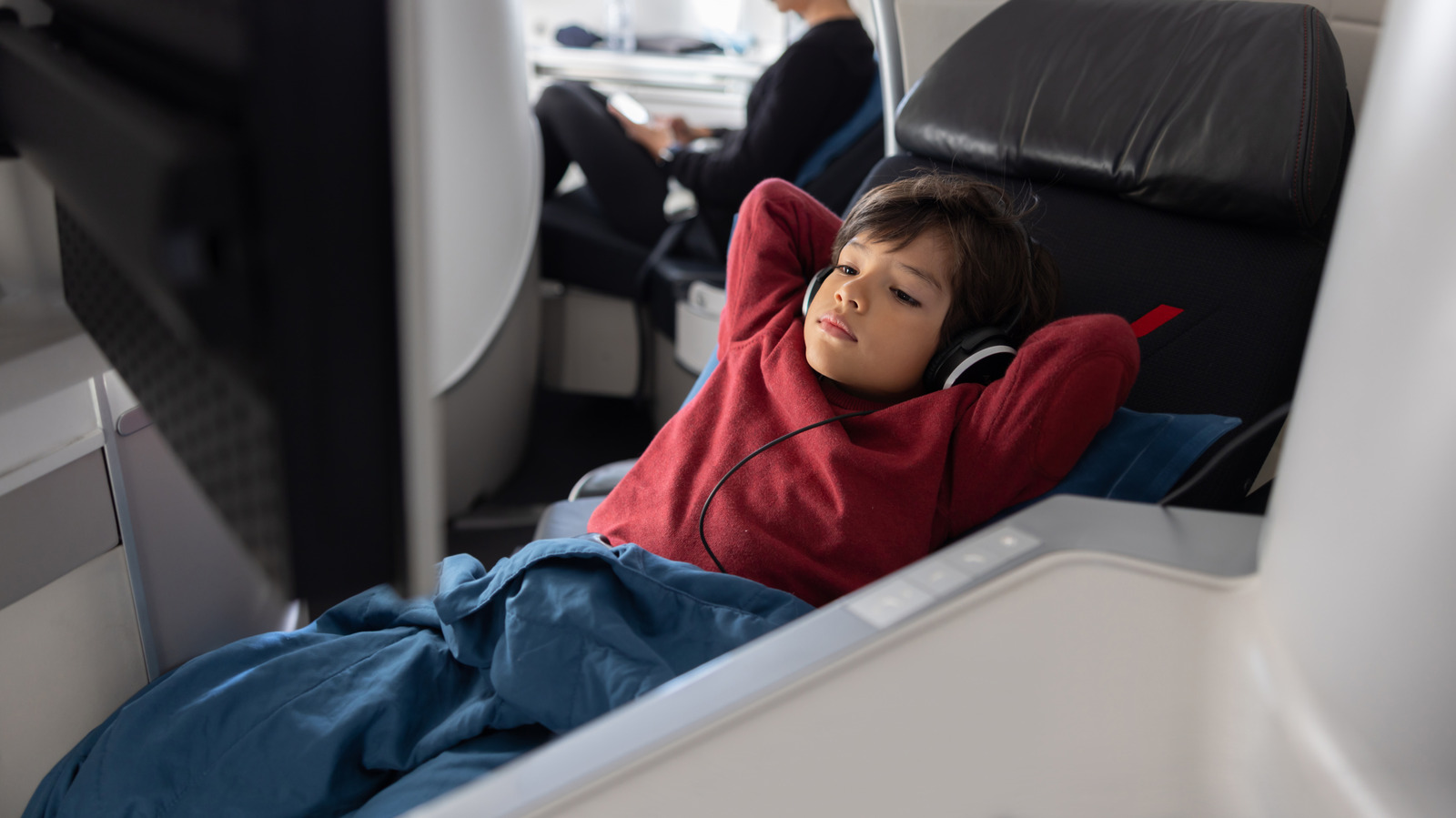 If Your Child Has To Fly As An Unaccompanied Minor, This Type Of Flight ...