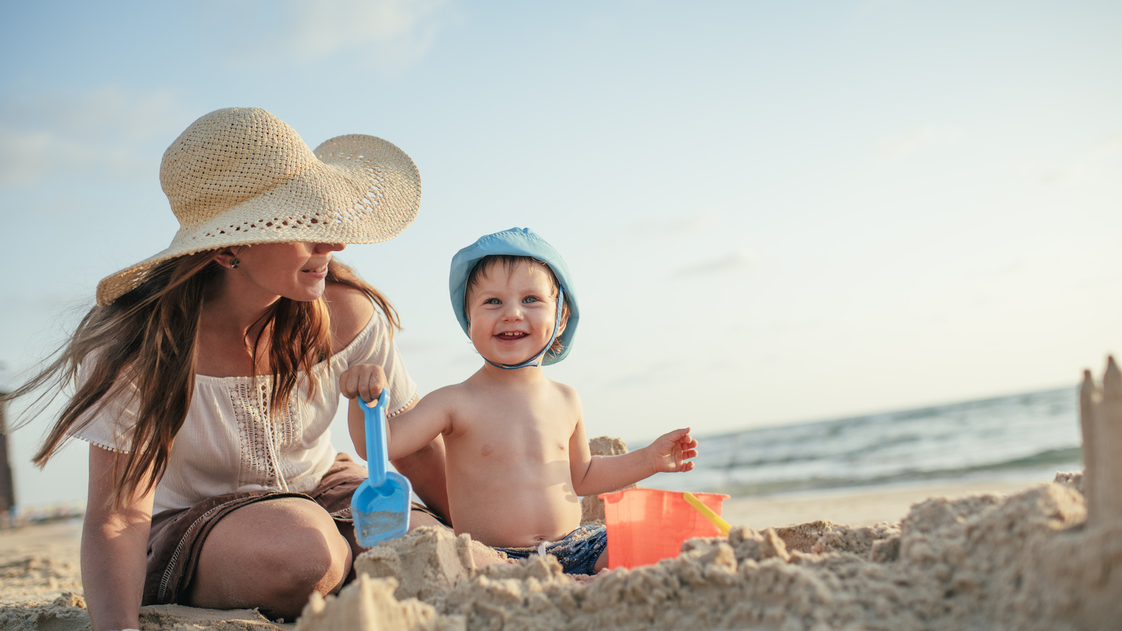 Keep Your Kids Cool And Safe At The Beach With This Genius Tip