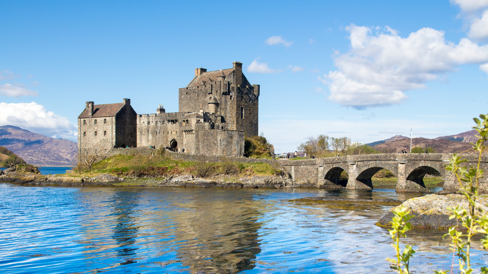 One Of Scotland's Famed Historic Castles Offers Dramatic Landscapes Fit ...