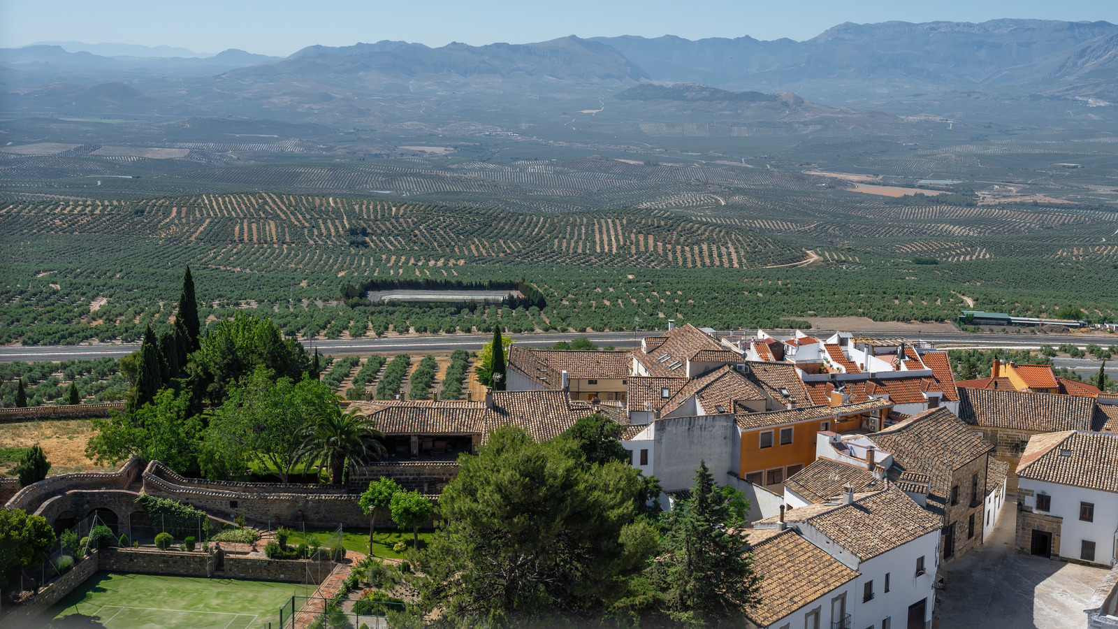 One Of Spain's Best-Kept Secrets Is A Renaissance Town Surrounded In ...