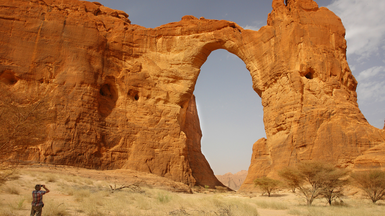 One Of The Largest Natural Arches In The World Is So Isolated It's ...