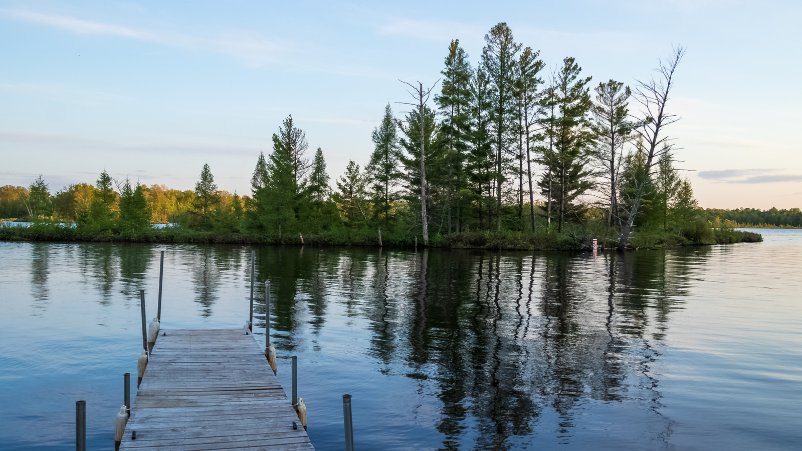 One Of The Midwest's Greatest Getaways Is A Scenic Wisconsin Lake With ...