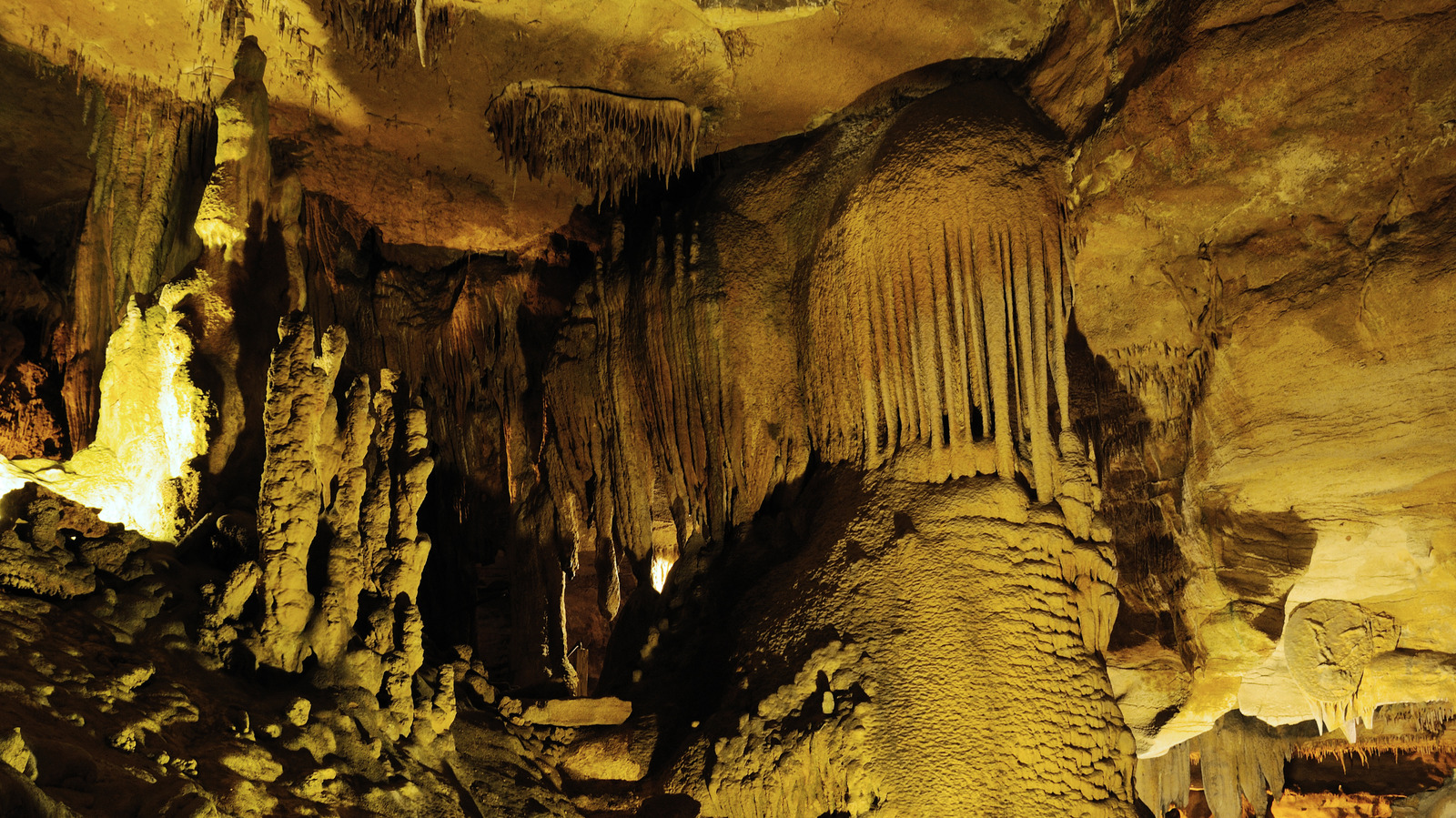 Tennessee's Raccoon Mountain Caverns Is One Of The Most Breathtaking ...