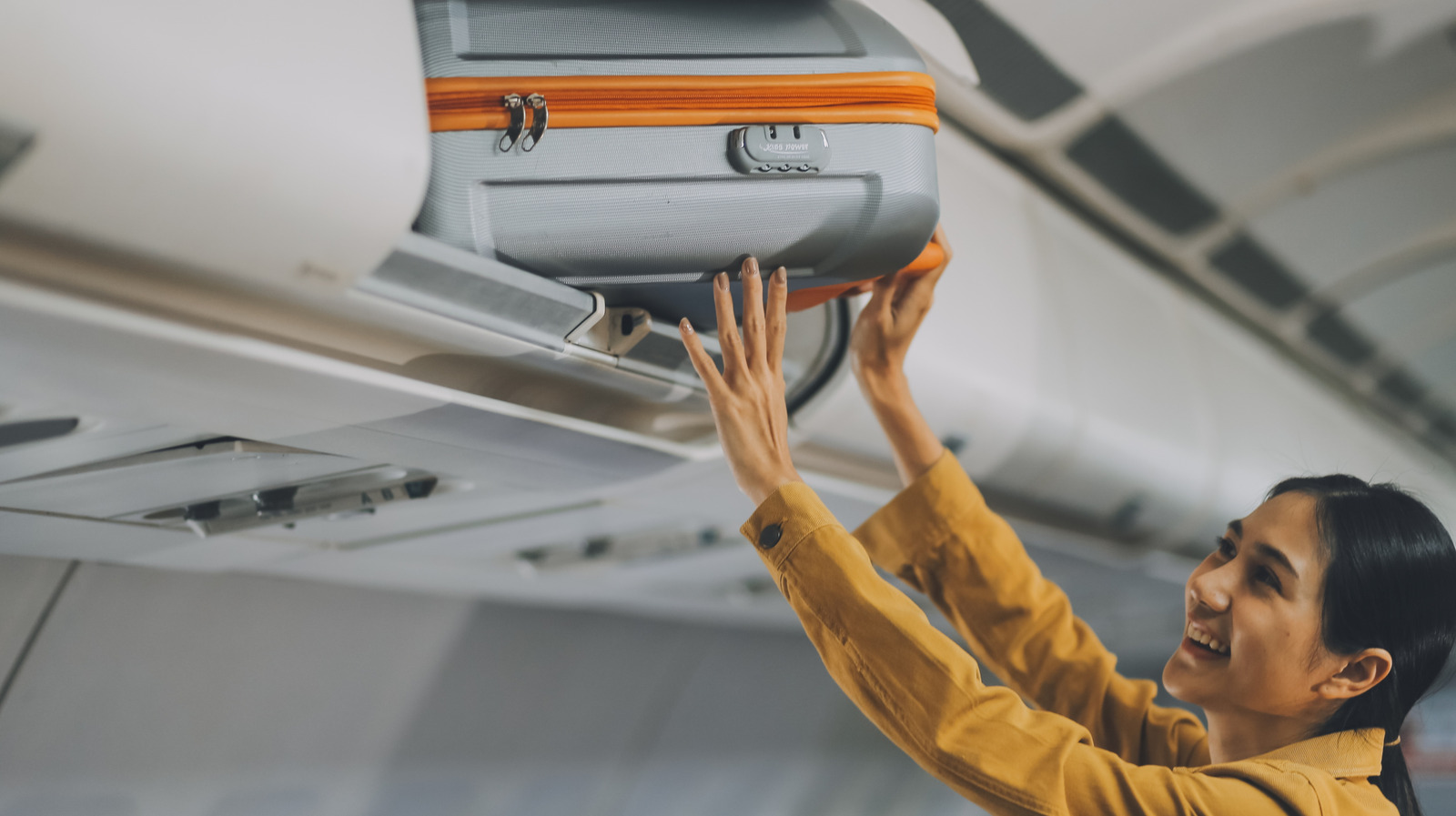 One Simple Storage Tip Can Keep Your Carry-On Bag Safe From Thieves On ...