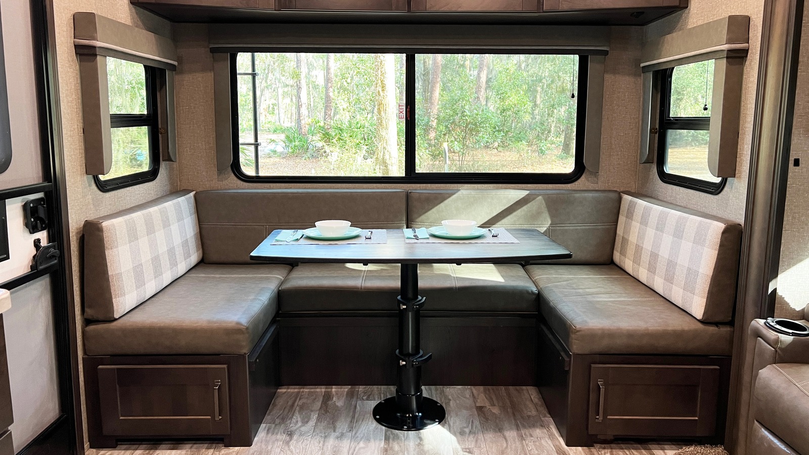 Open Up Room In Your Cramped RV With A Smart Seating Hack