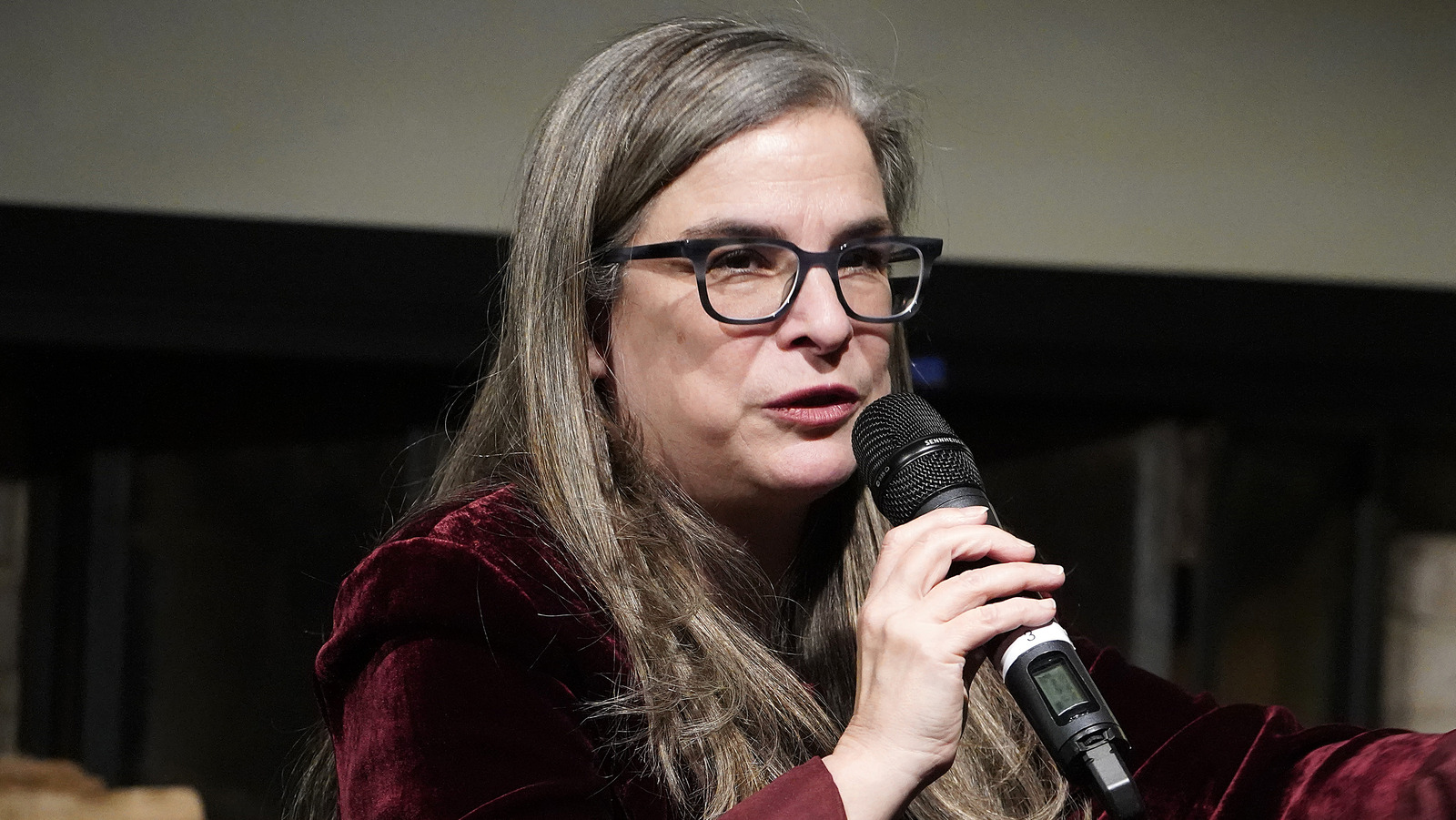 Pauline Frommer's Tip To Blend In Anywhere As A Tourist Keeps You Safer ...