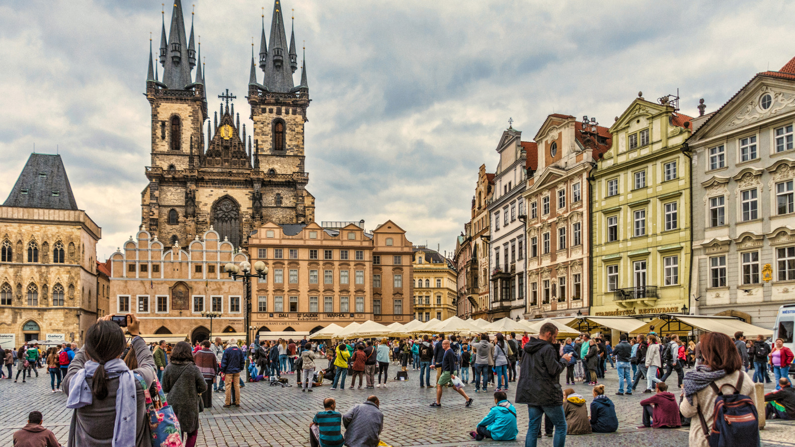 Rick Steves Avoids This Travel Mistake To Get The Most Out Of Popular ...