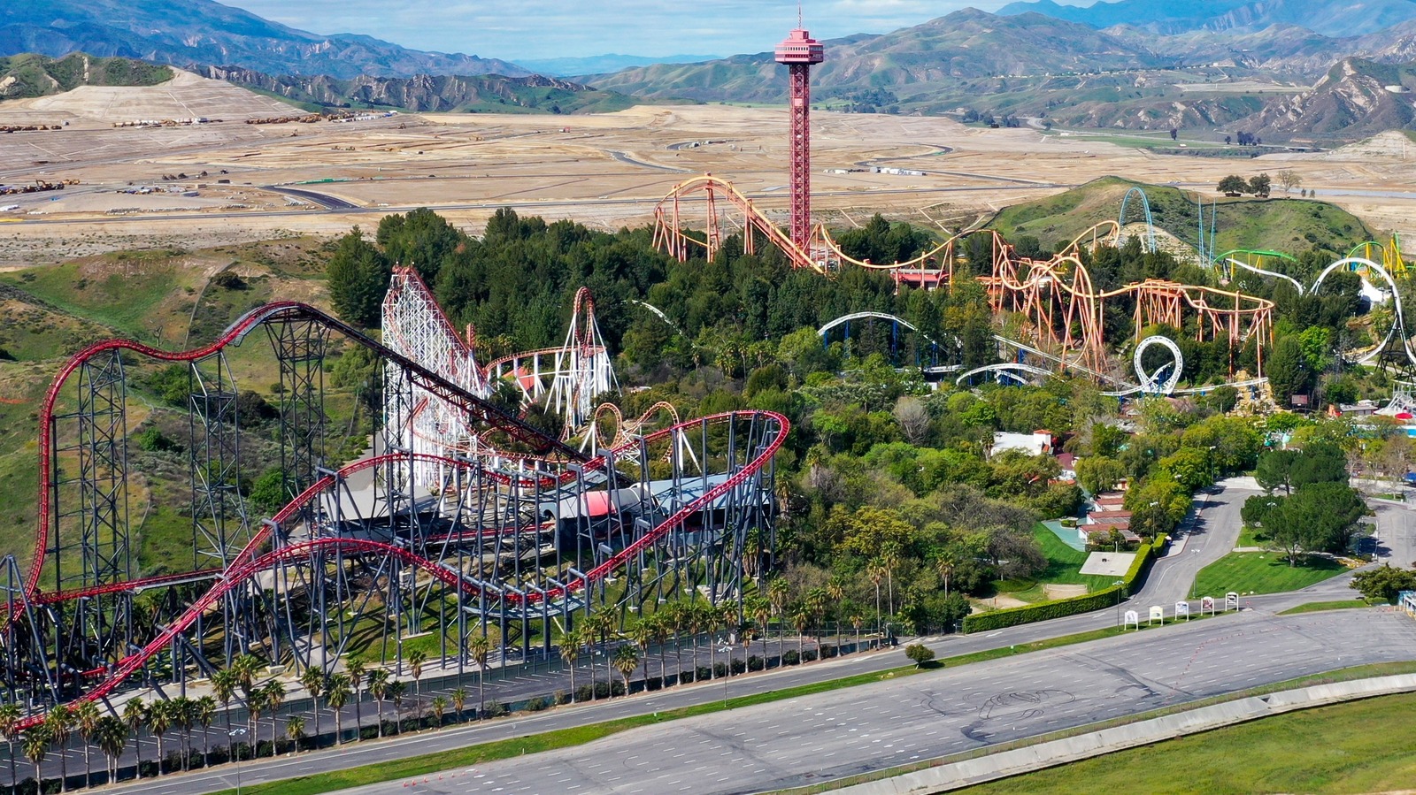 Ride The World's First 4D Roller Coaster At This Popular US Theme Park