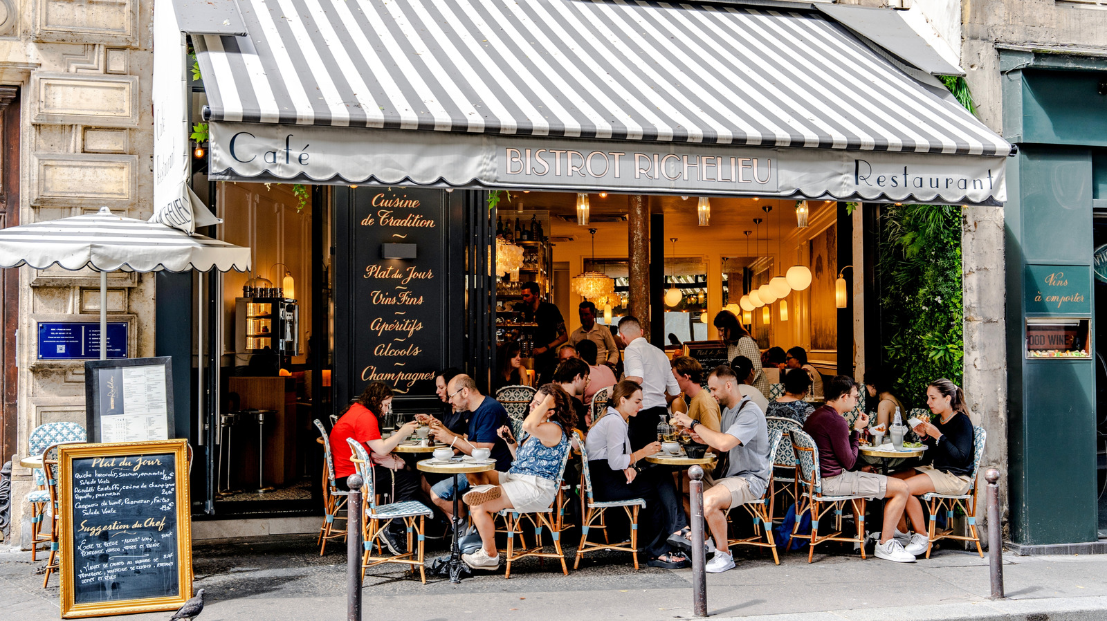 Save Big On Dining Out In Paris With This Lunchtime Secret Tourists Don ...