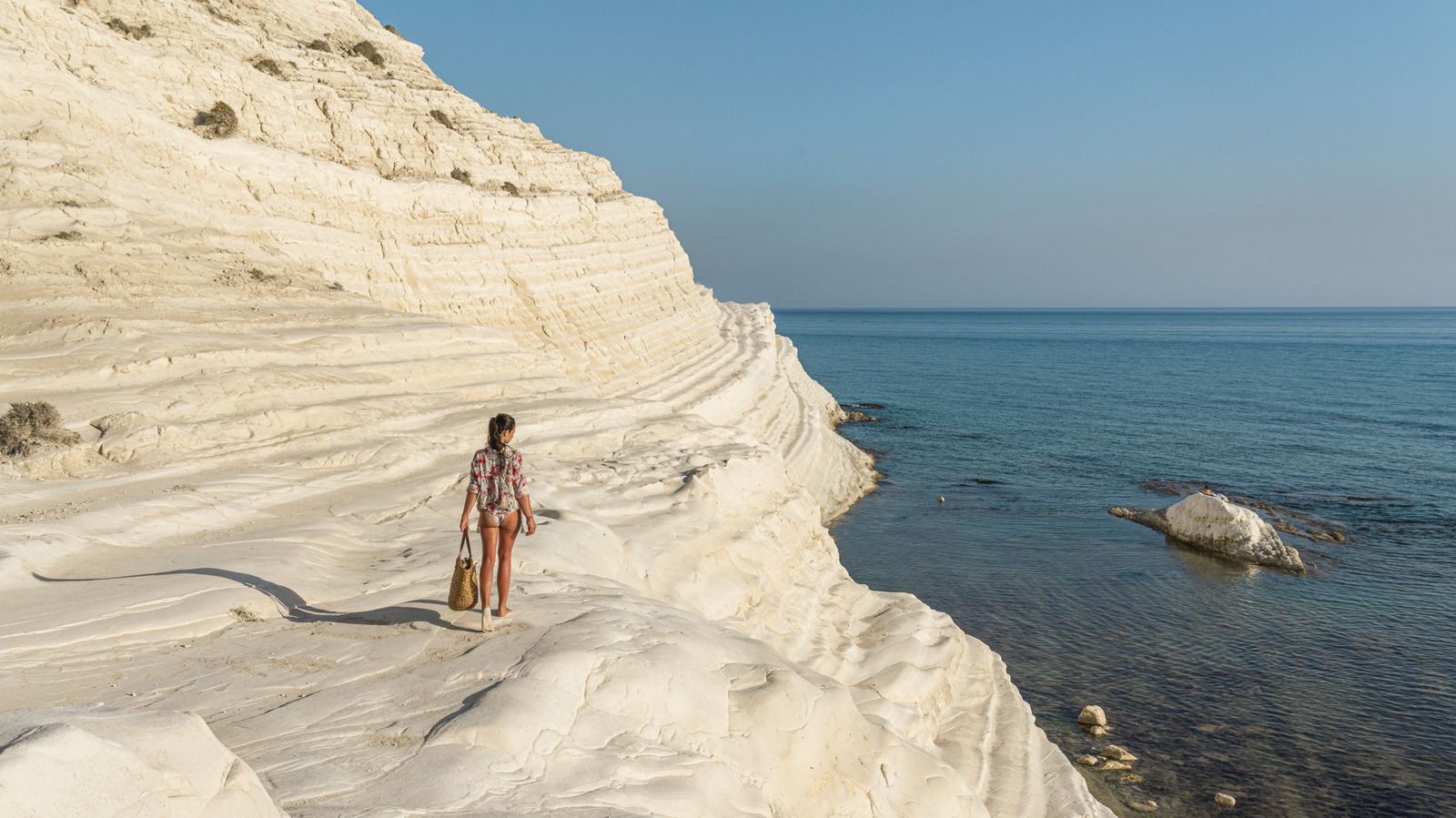 Sicily's Most Surreal Beach Features A Giant White Cliff That Formed ...