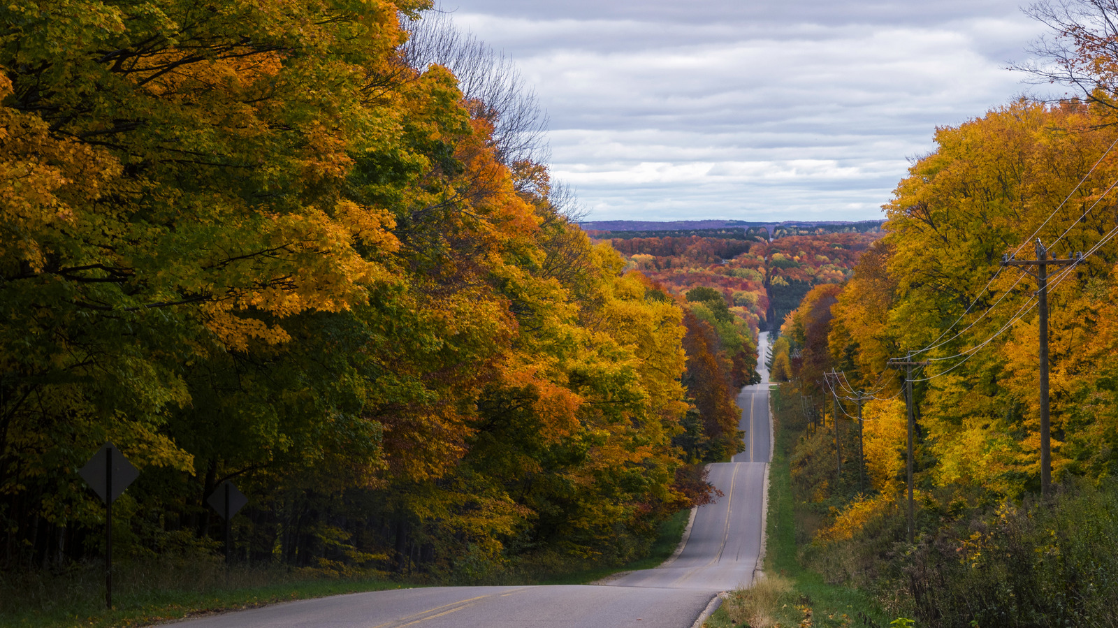 Take In Beautiful Fall Foliage Views At These Must-Visit Midwest Spots