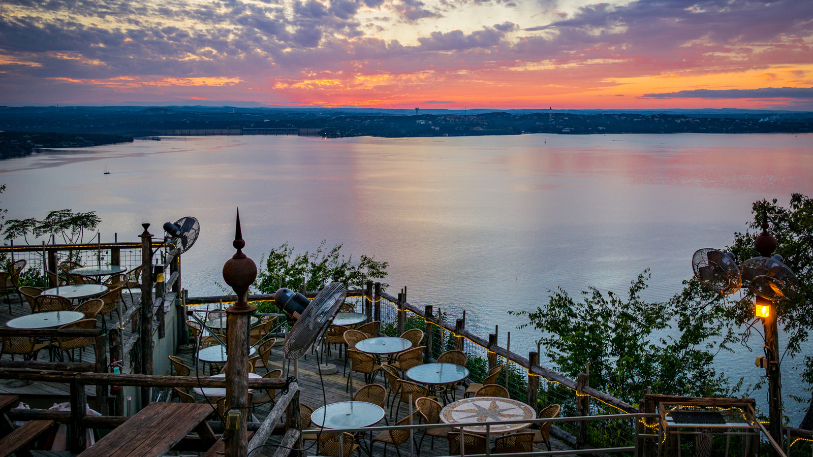 The Best Restaurants Across America With Breathtaking Lake Views ...