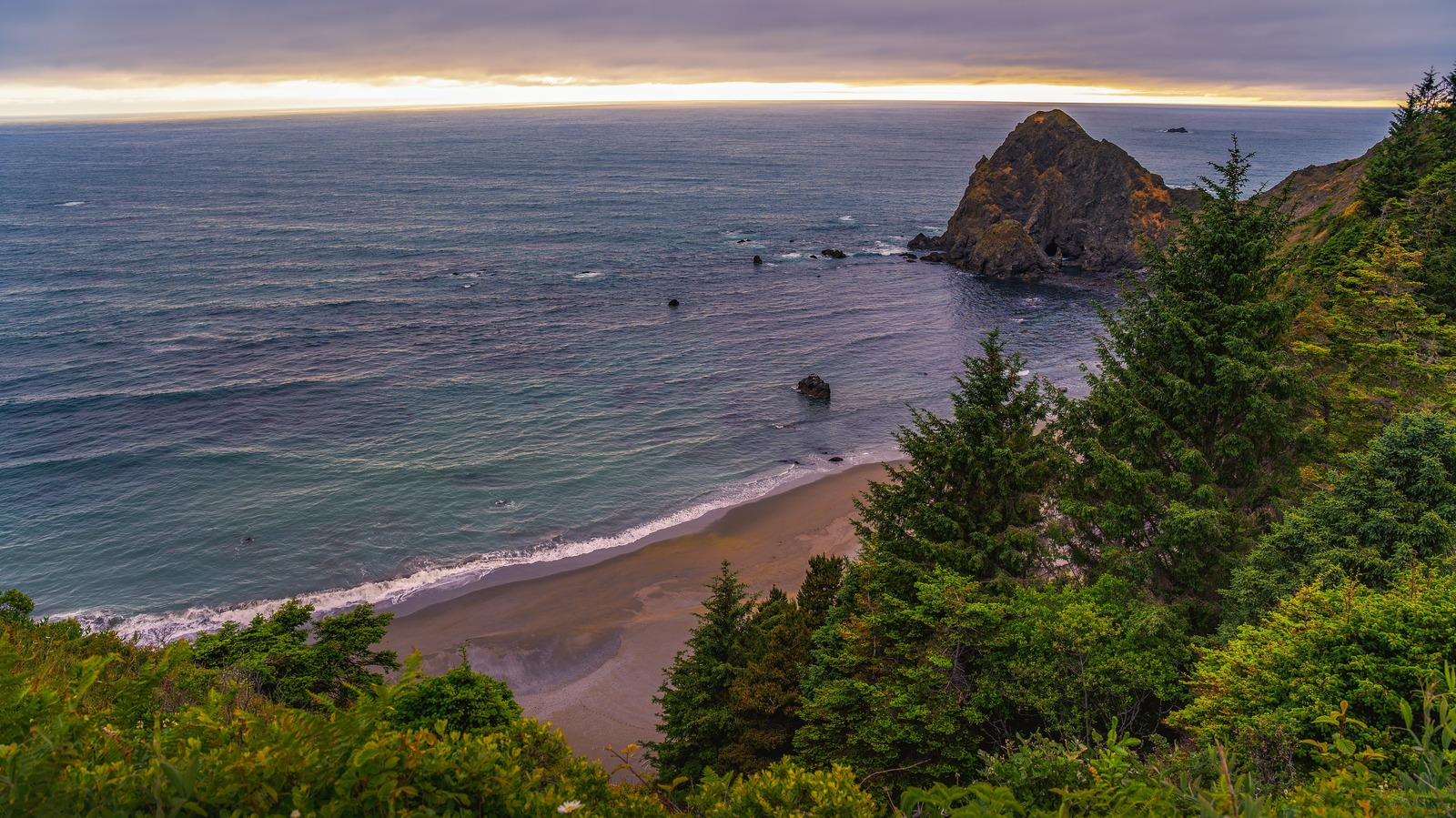 The Charming Little City On Oregon's Coast To Hike Mountains And Enjoy ...
