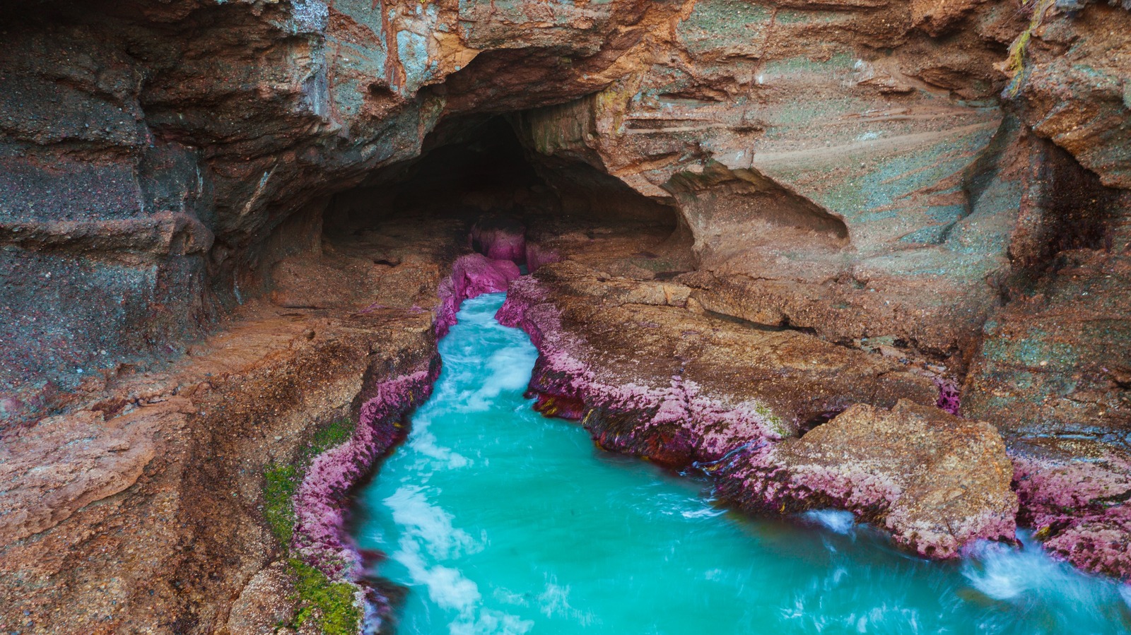 The Dangerous Reason These Pretty Pink Caves In Australia Got Shut Down ...