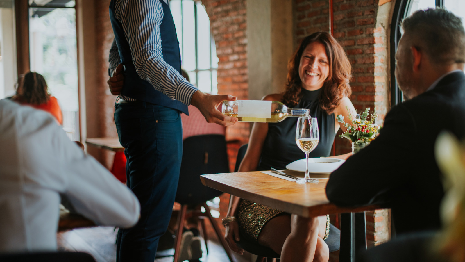The Etiquette Blunder Americans Often Make In French Restaurants ...