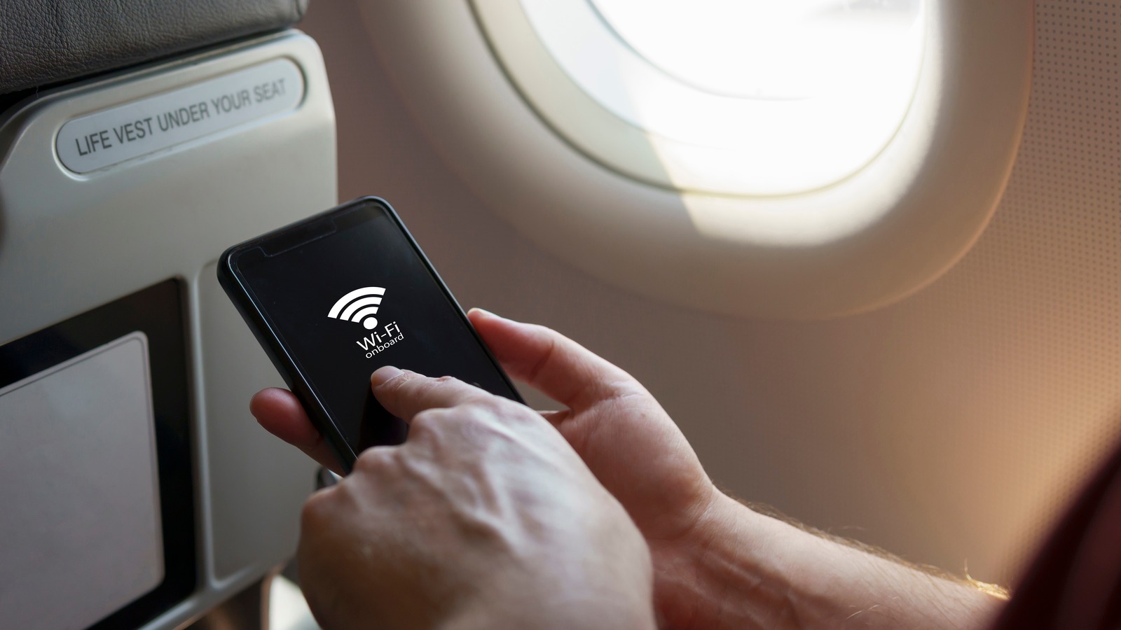 The Last Major US Airline To Not Offer Free In-Flight Wi-Fi Has Finally ...