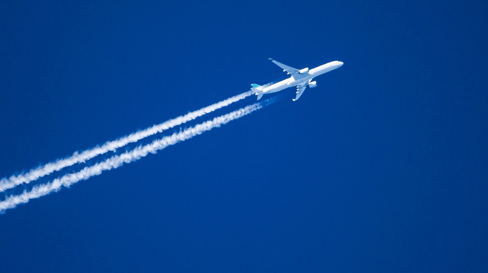 The Surprising Origins Of Those White Lines Airplanes Leave Behind