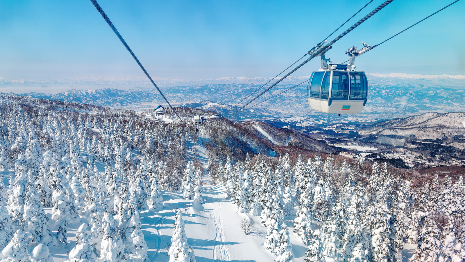 The Top Ski Resorts In Japan For An Unforgettable Winter Trip