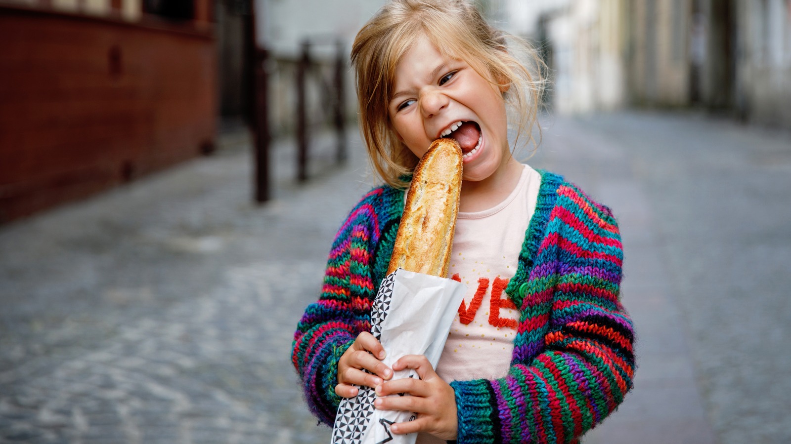 There's A Trick When Ordering Baguettes In France To Blend In With Locals