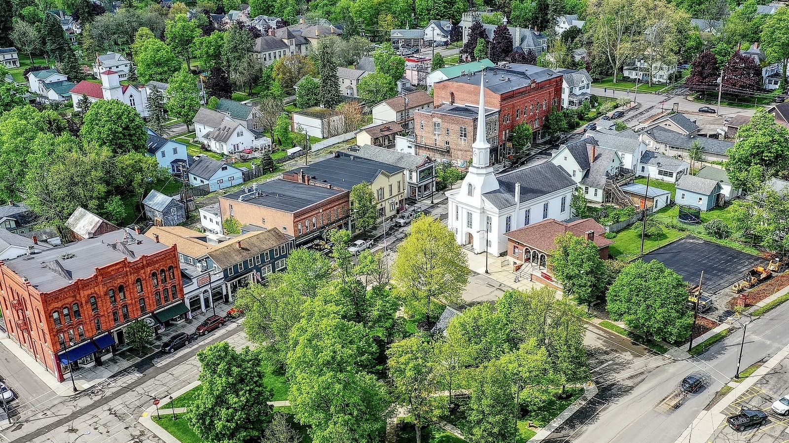 This Charming Lakeside Town In New York Is Great For A Romantic Getaway ...