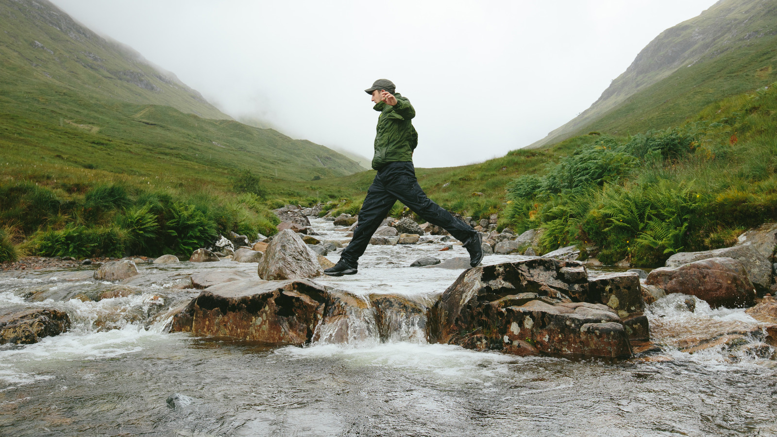 This Clothing Trick Can Help You Stay Afloat If You Fall Into Water ...