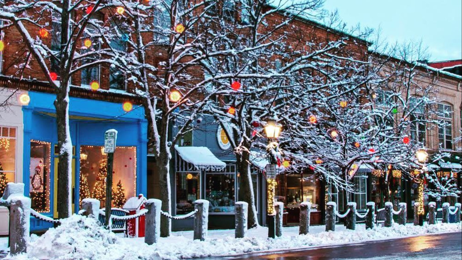 This East Coast Town Becomes An Old-Fashioned Winter Wonderland That'll ...