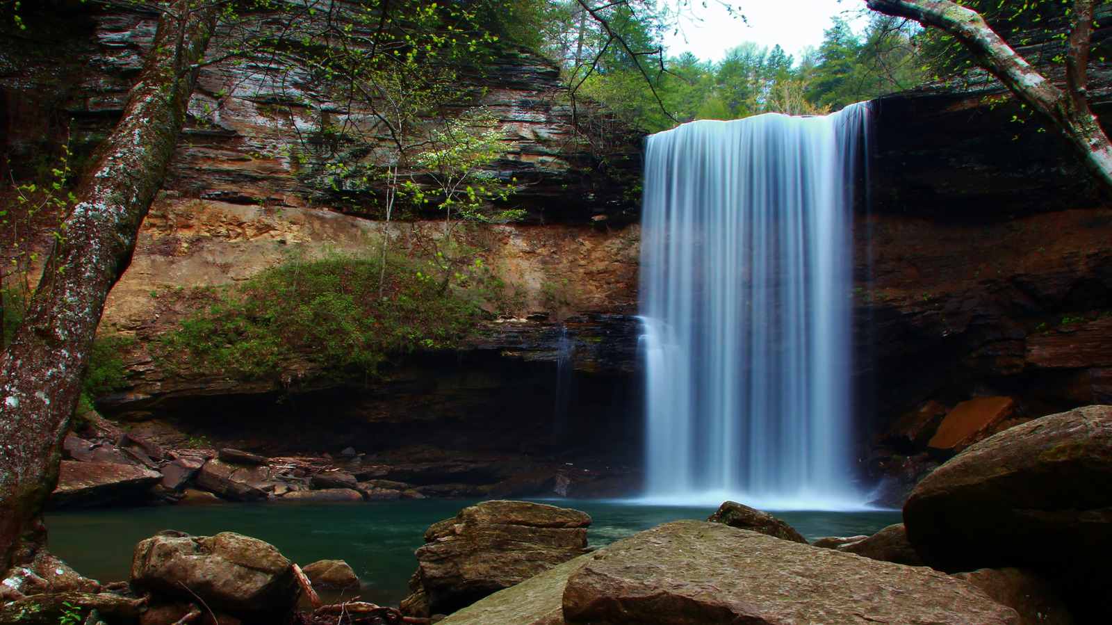 This Scenic Tennessee Hike Leads To A Majestic Waterfall And Swimming Hole