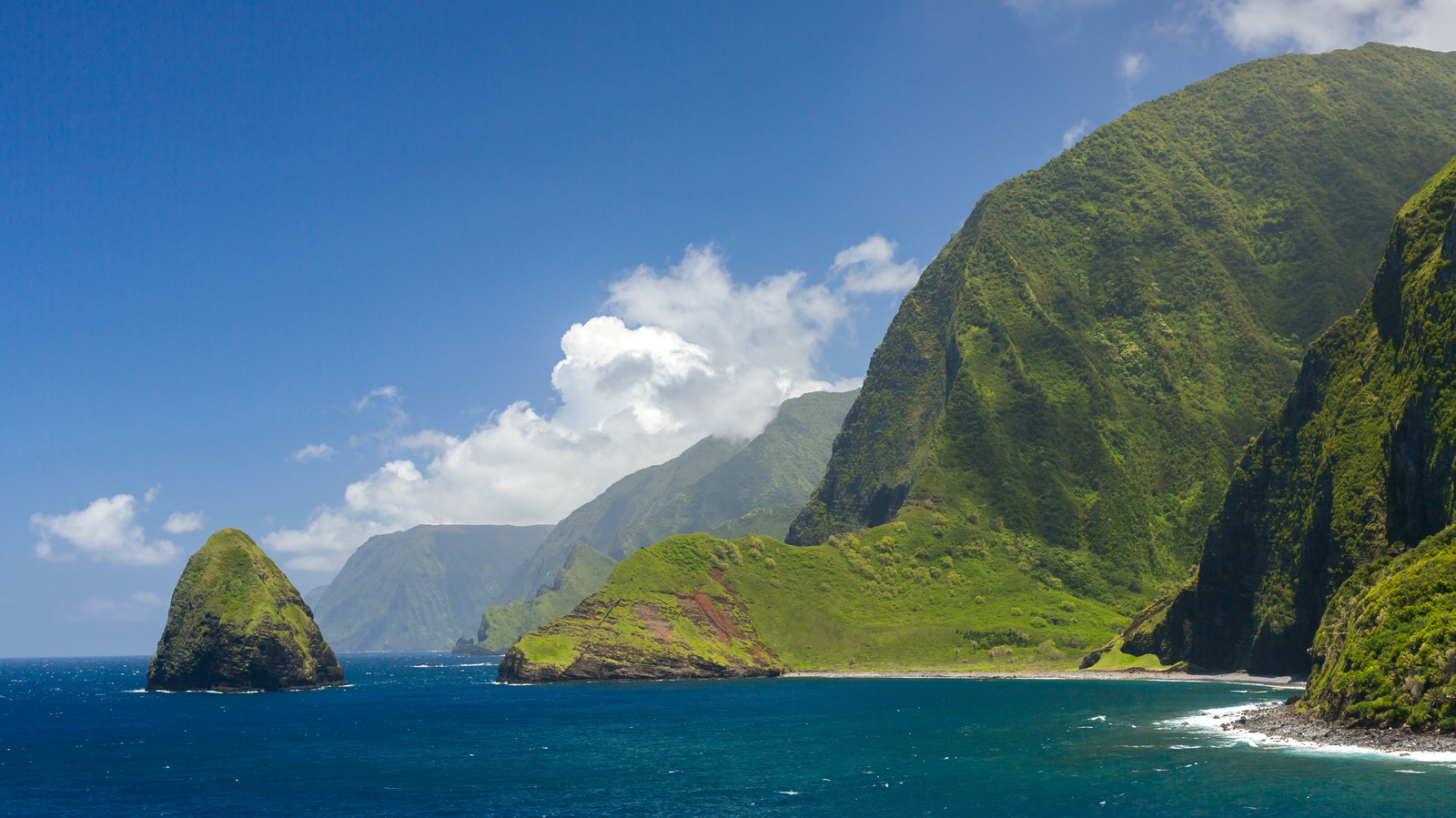 This Underrated Hawaiian Island Is A Great Spot For A Crowd-Free Beach ...