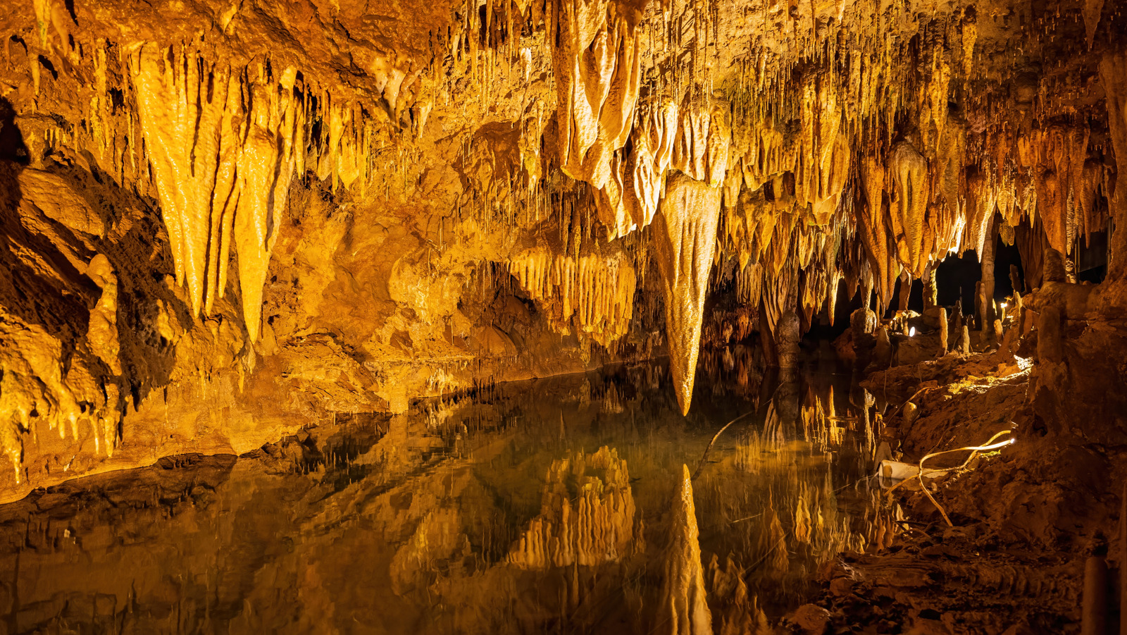 This Unique, Underground Cavern Boasts One Of The Largest Cave Systems ...