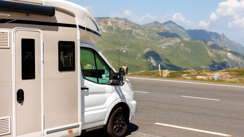 This Unspoken Rule When Fueling Up For Road Trips Will Have RVers ...