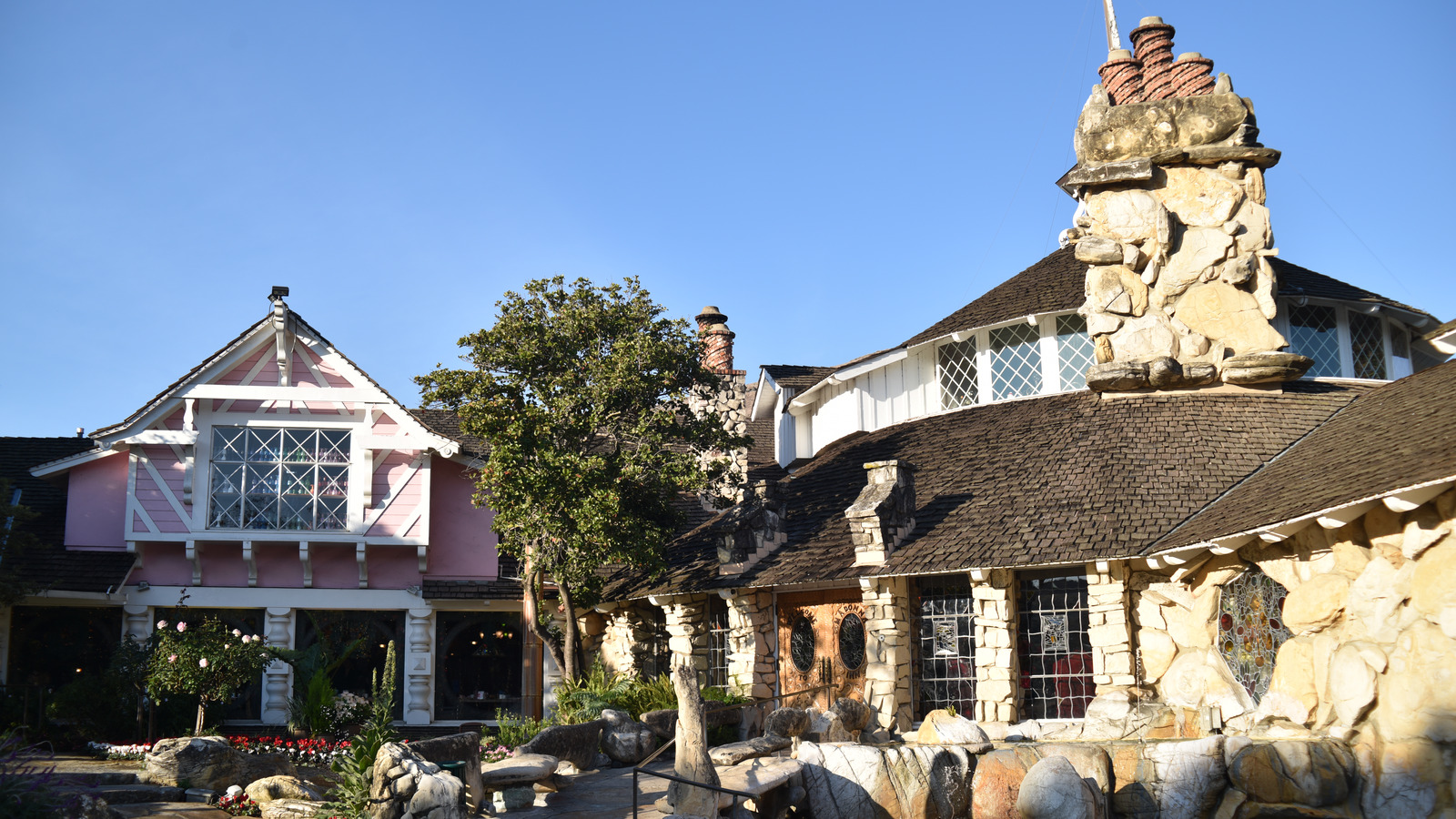 This Vintage-Charmed Inn Is Sure To Leave You Swooning On Valentine's Day