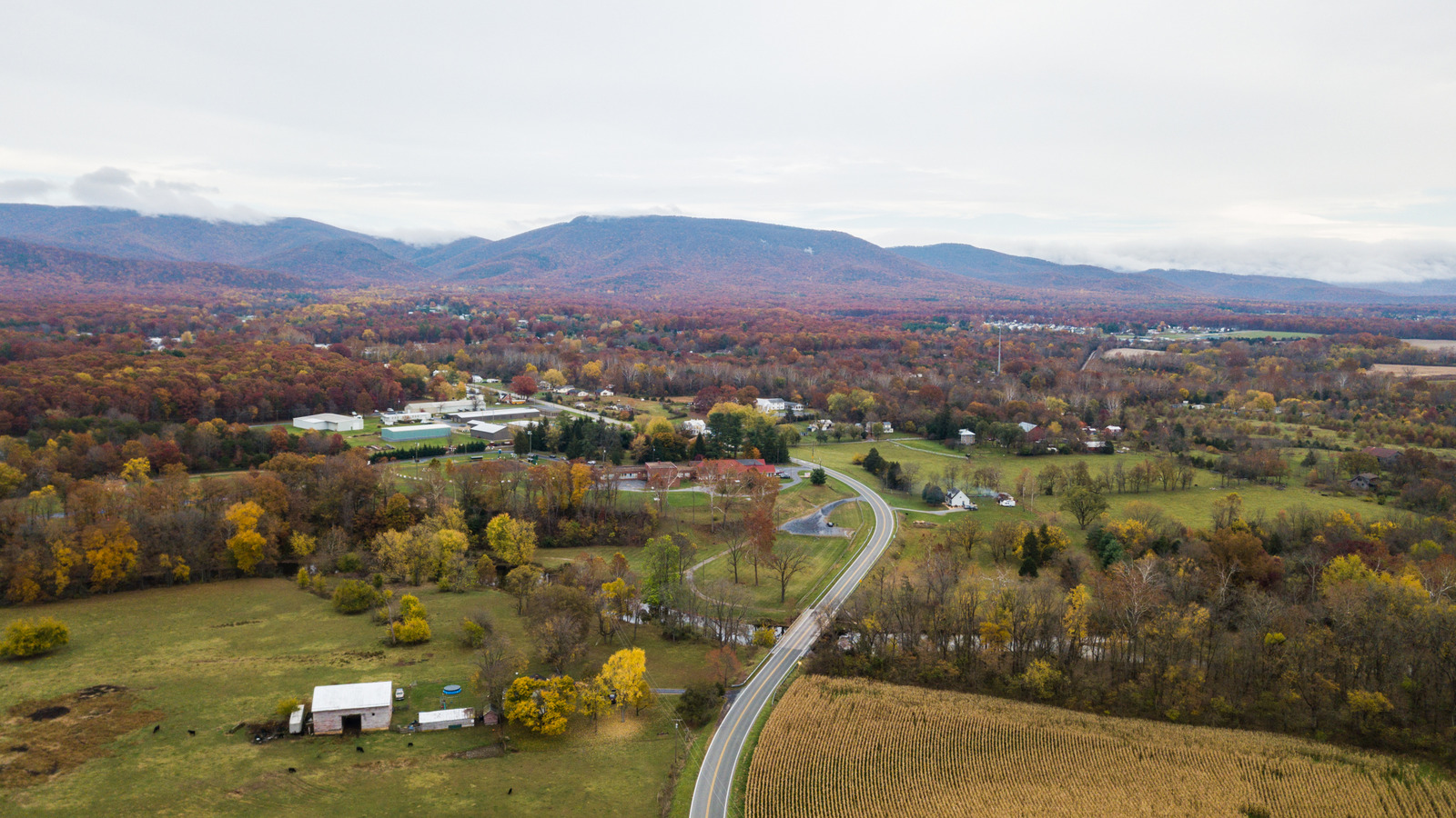 Tucked In Virginia's Shenandoah Valley Is A Peaceful Town Full Of ...