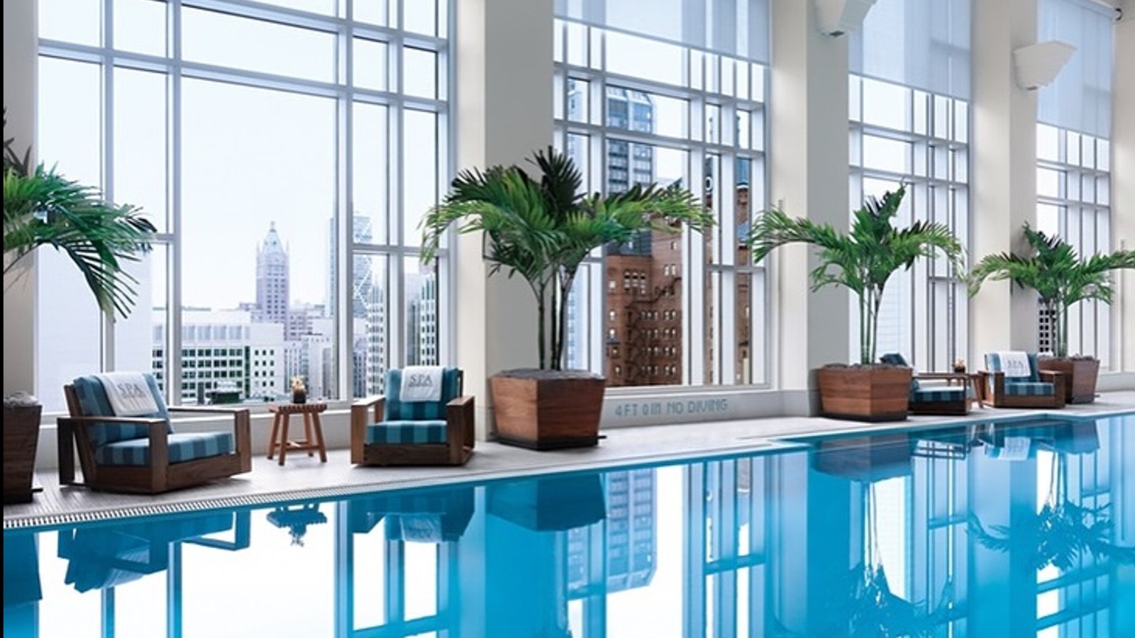 For The Best Views Of Downtown Chicago, Head To The Peninsula's Luxury Pool