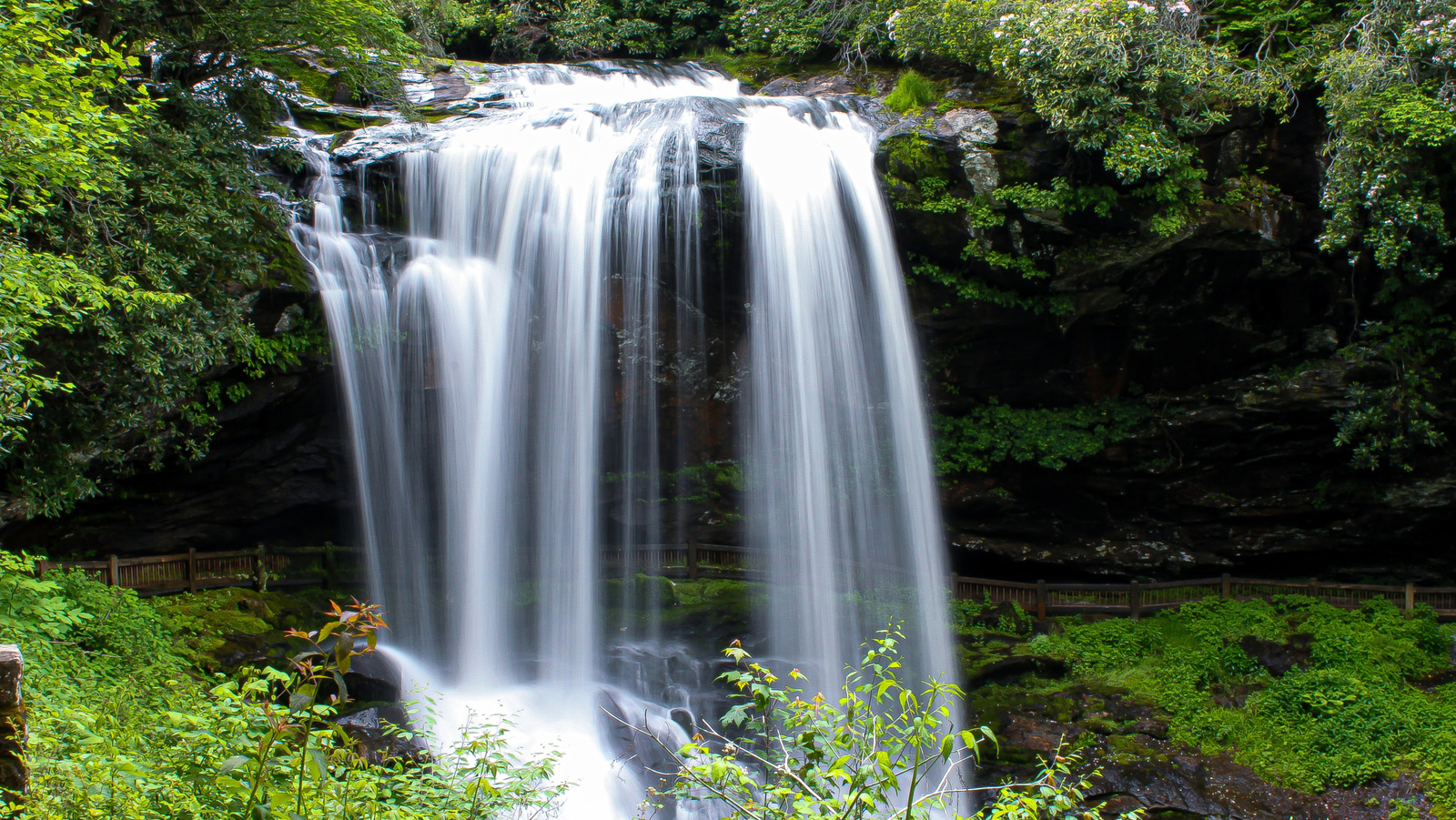 Walk Right Behind One Of North Carolina's Prettiest Waterfalls On This ...