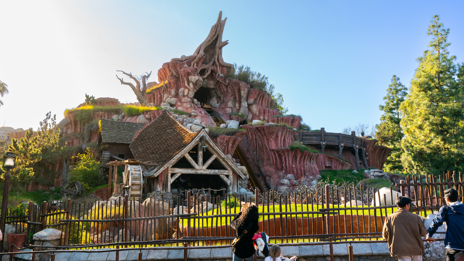 What To Know About Disney's Splash Mountain Re-Theme Inspired By The ...