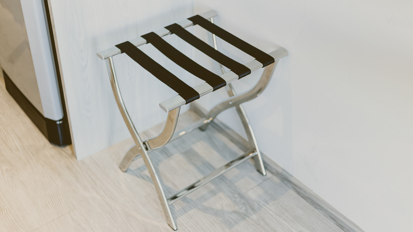 Why You Should Think Twice Before Using The Luggage Rack In Your Hotel ...